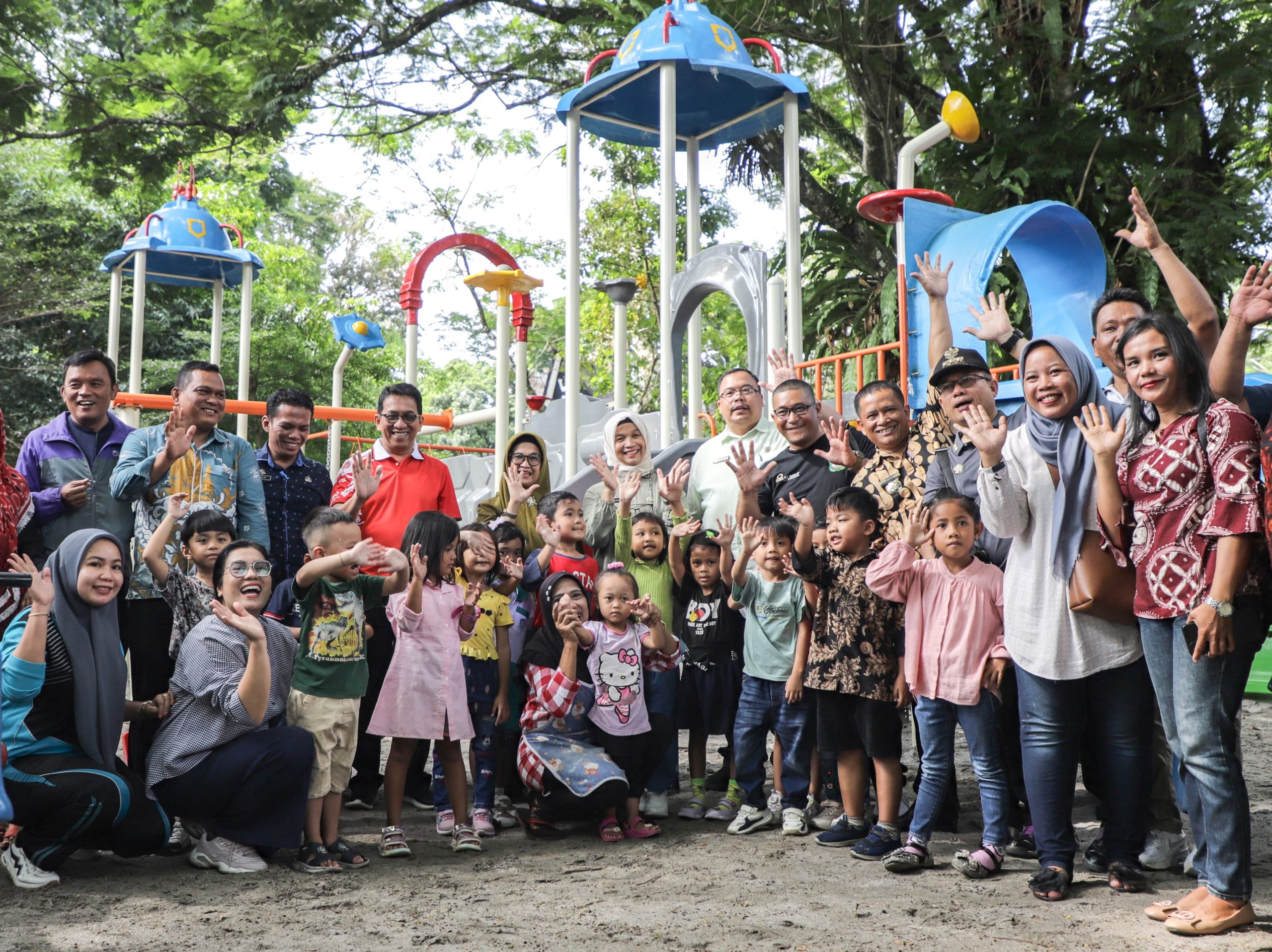 Taman Bermain Anak di Lapangan Merdeka Siantar Diresmikan Wali Kota dr ...