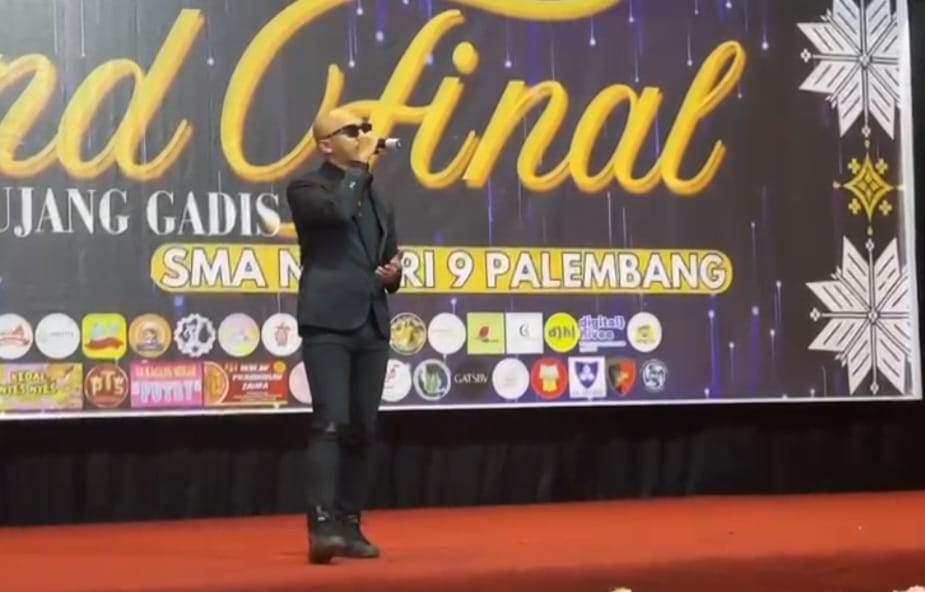 Kopral Jono Band Meriahkan Grand Final Bujang Gadis SMAN 9 Palembang ...